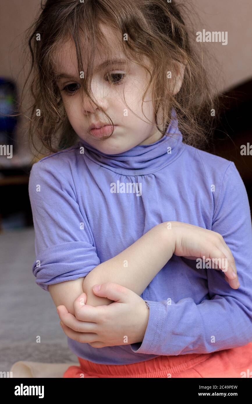 Hurt elbow kid hi-res stock photography and images - Alamy
