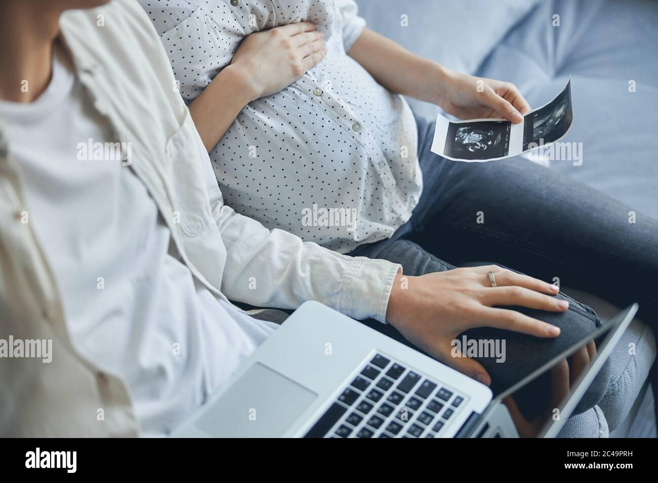 Couple at home with ultrasound baby picture Stock Photo - Alamy