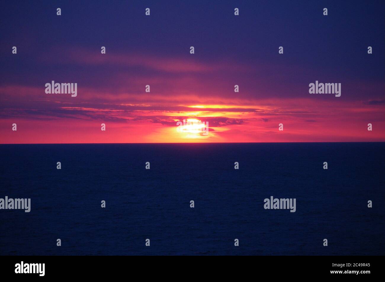 Crimson sunset dark ocean hi-res stock photography and images - Alamy