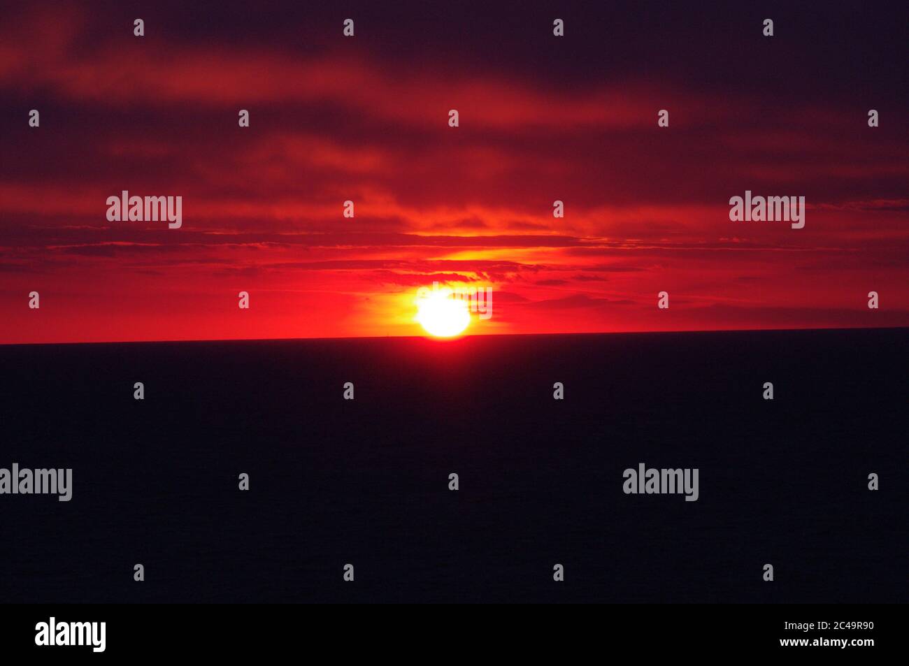 Crimson sunset dark ocean hi-res stock photography and images - Alamy