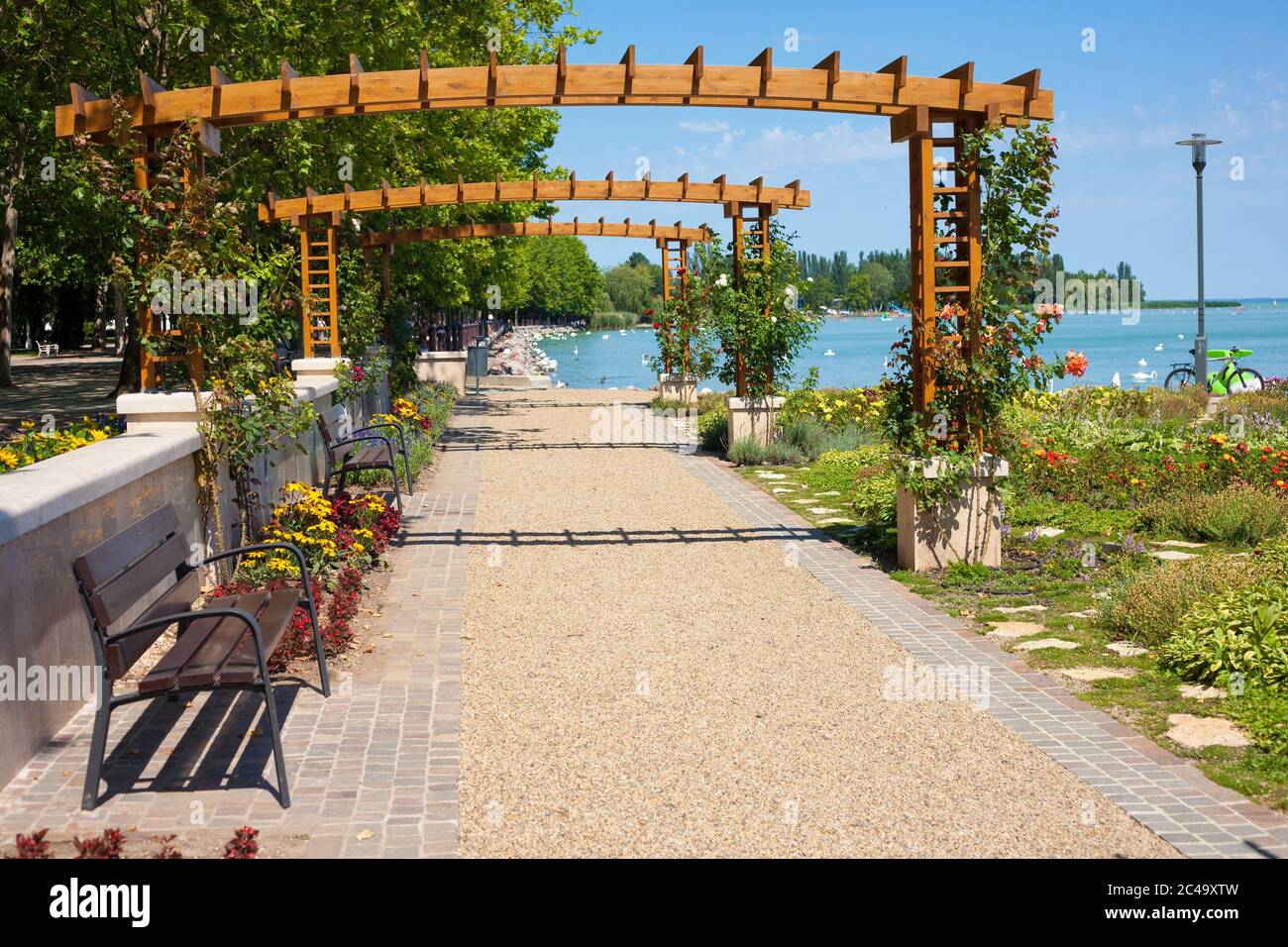 Pathway by lake hi-res stock photography and images - Alamy