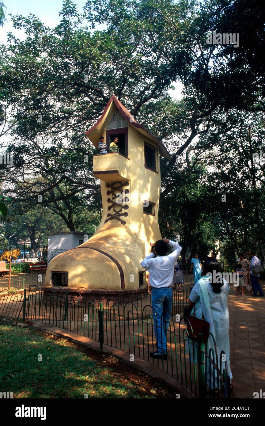 Mumbai India Kamala Nehru Park Malabar Hill Children Playing In Big ...