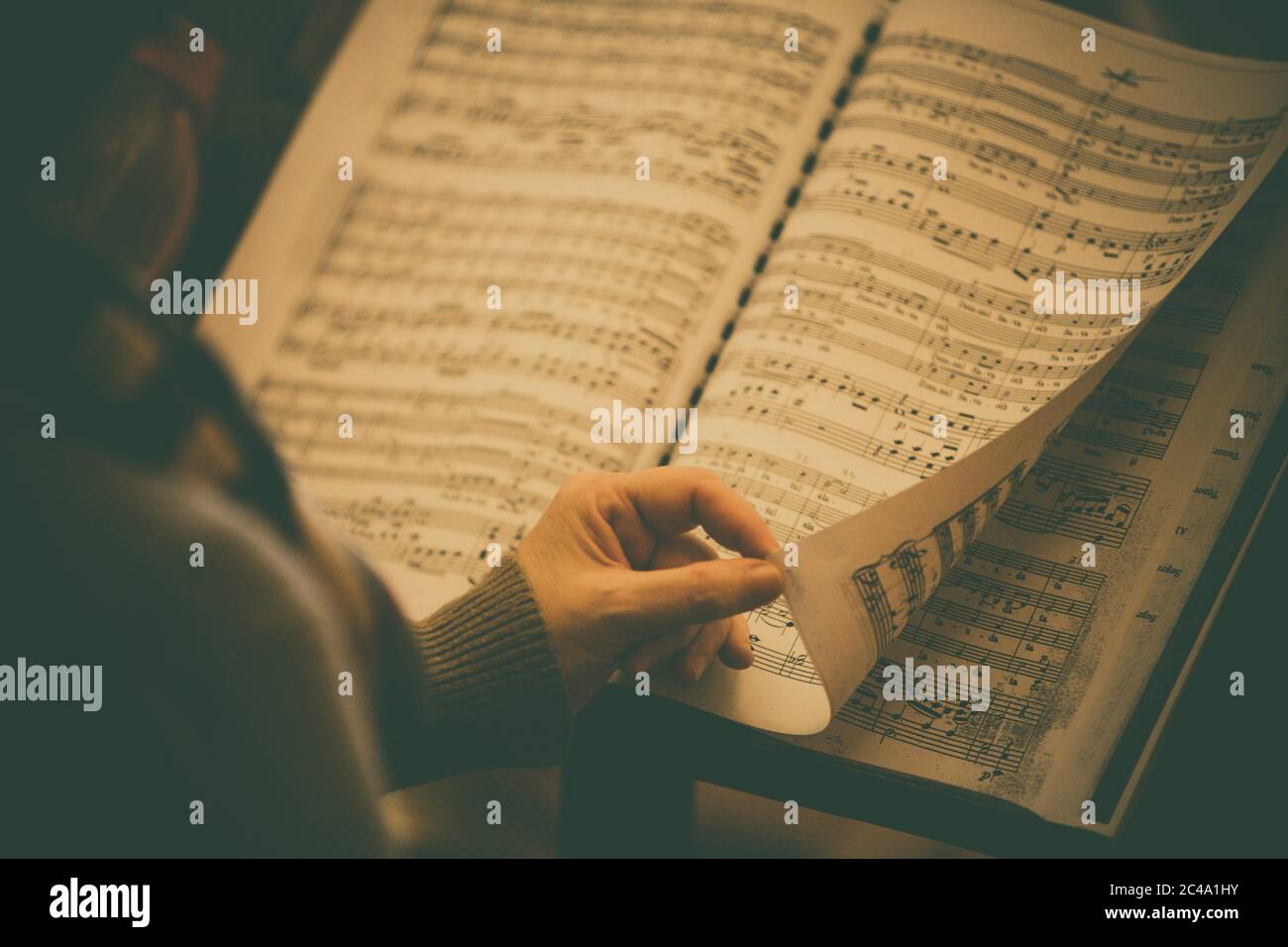 Turning a page hi-res stock photography and images - Alamy