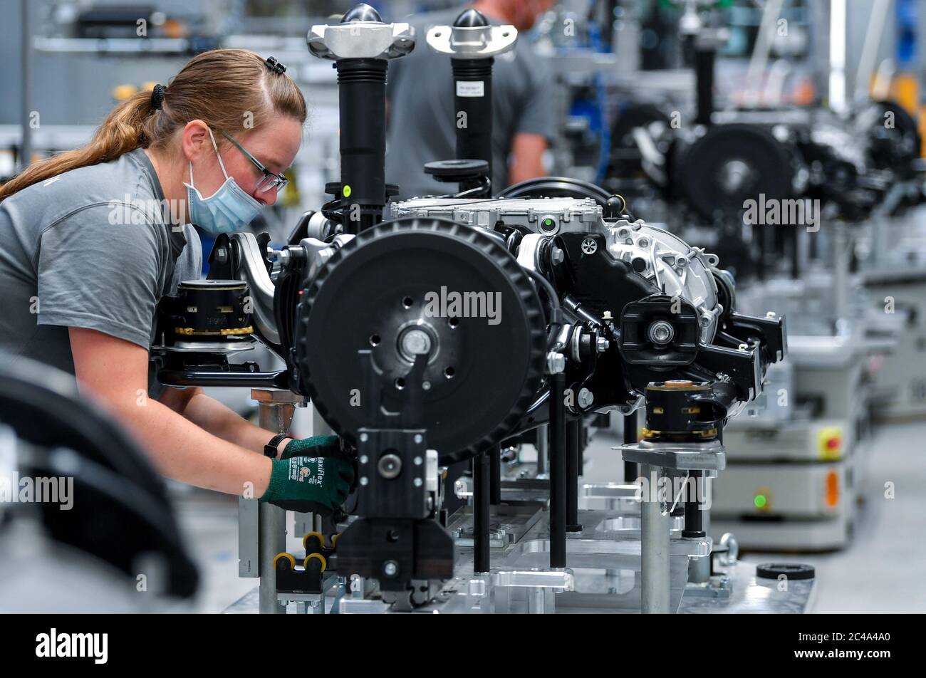25 June 2020, Saxony, Meerane: In a new production hall Nicole Schwabe ...