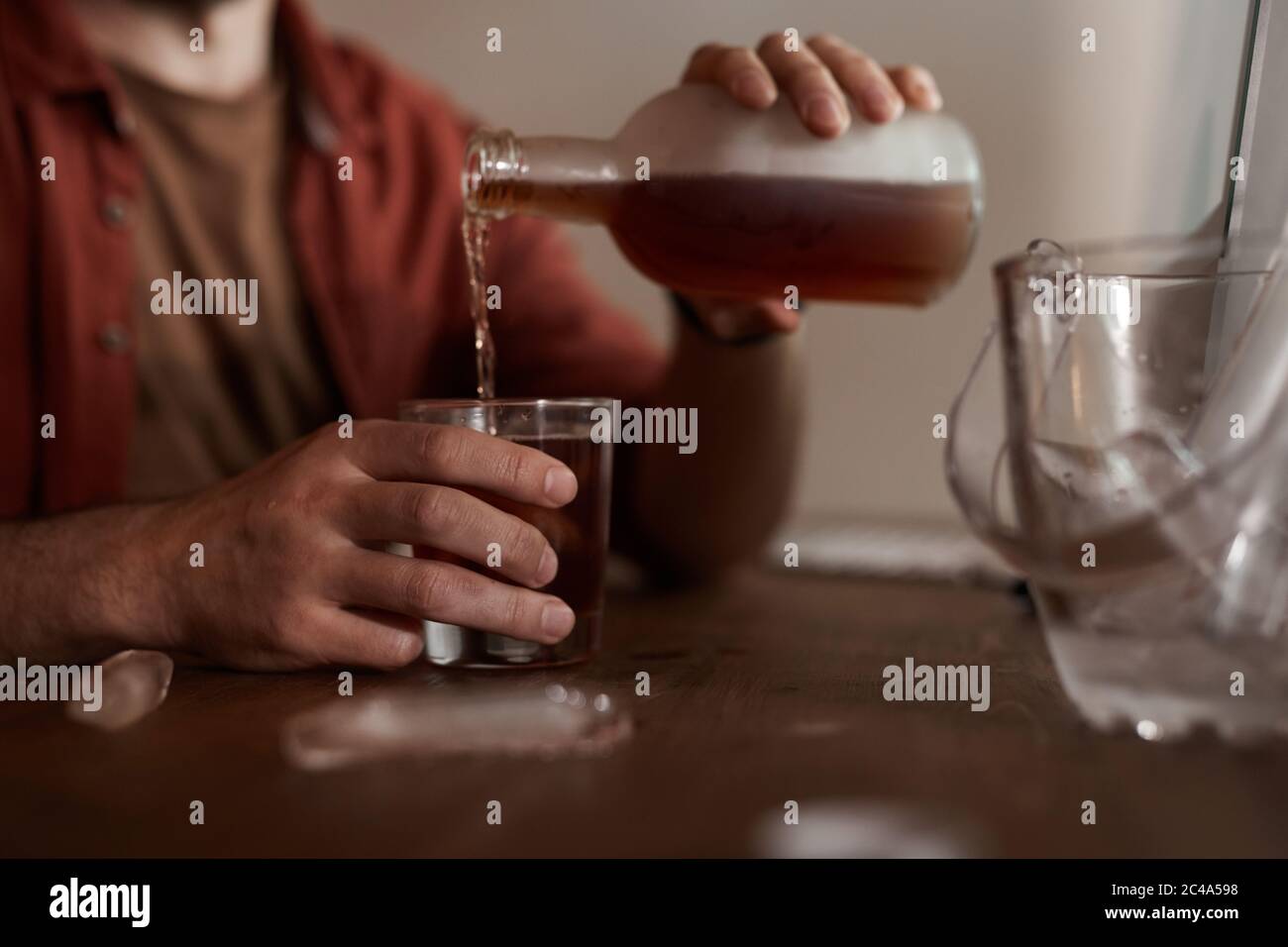 Bartender pouring alcohol from hi-res stock photography and images - Alamy