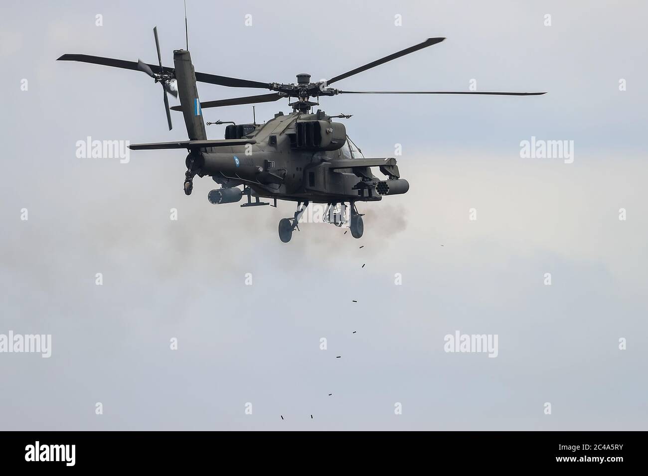 Apache helicopter action hi-res stock photography and images - Alamy