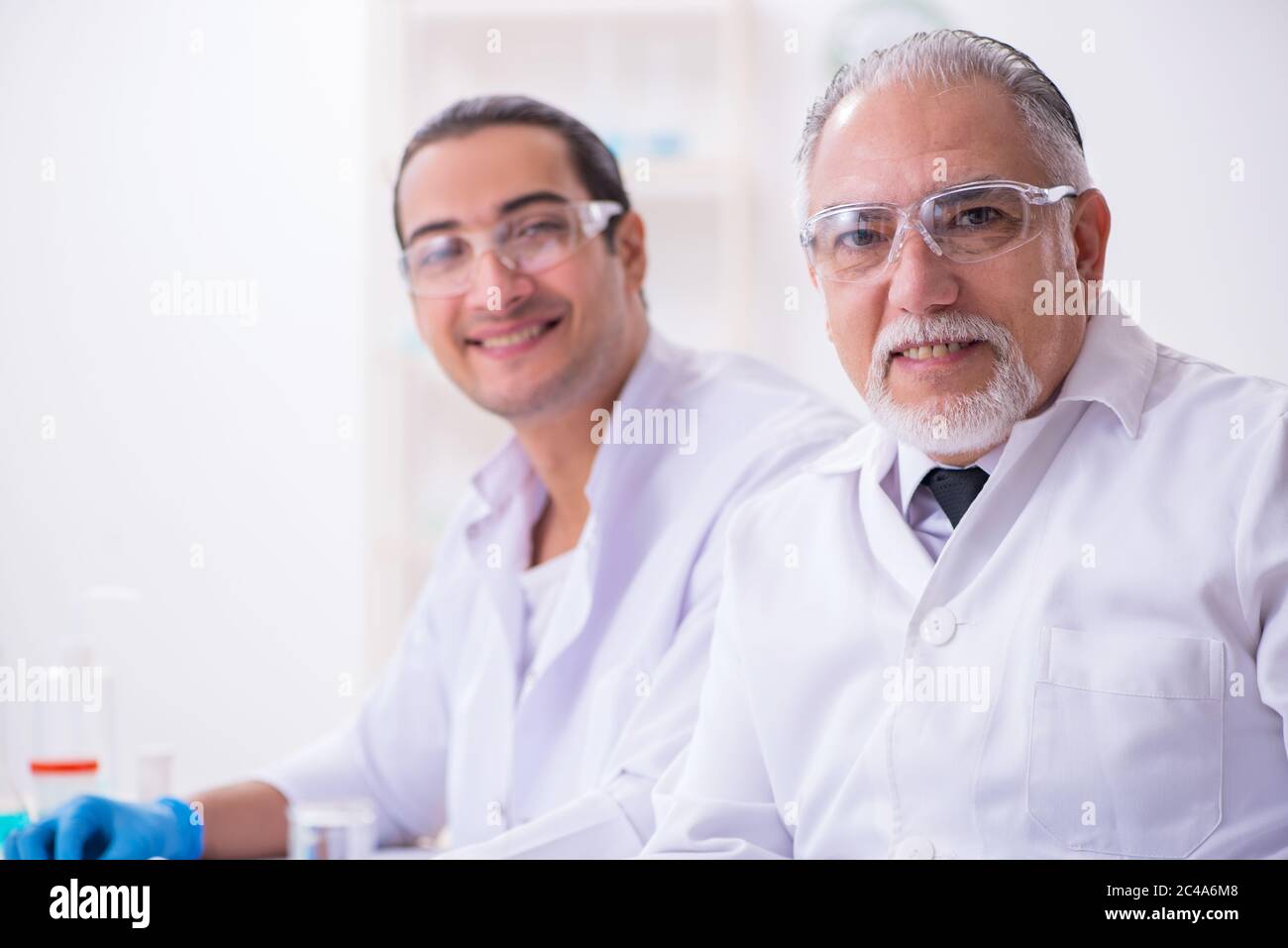 Two chemists working in the laboratory Stock Photo - Alamy
