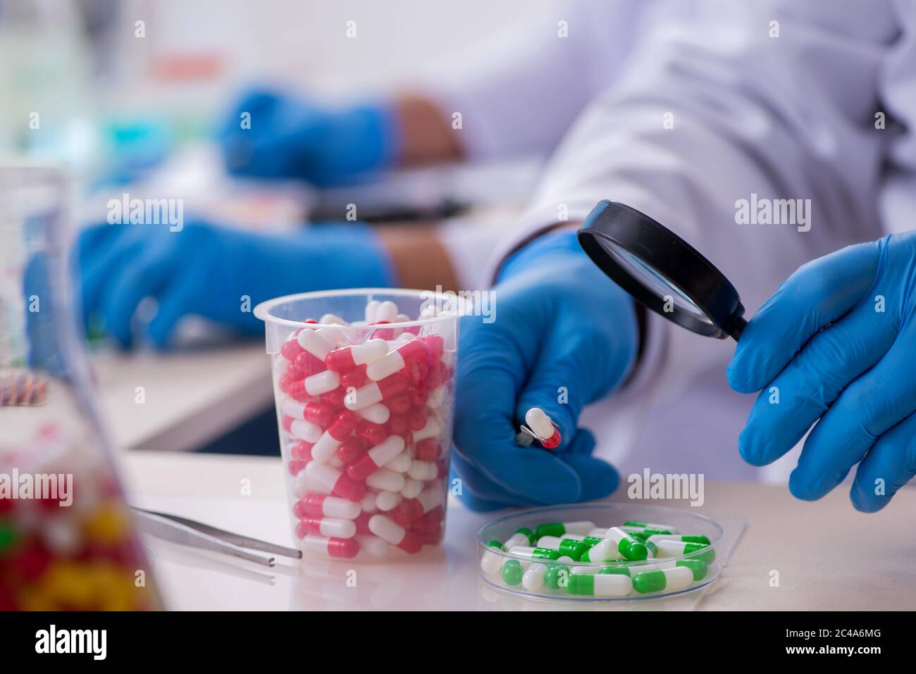 Two chemists working in the laboratory Stock Photo - Alamy