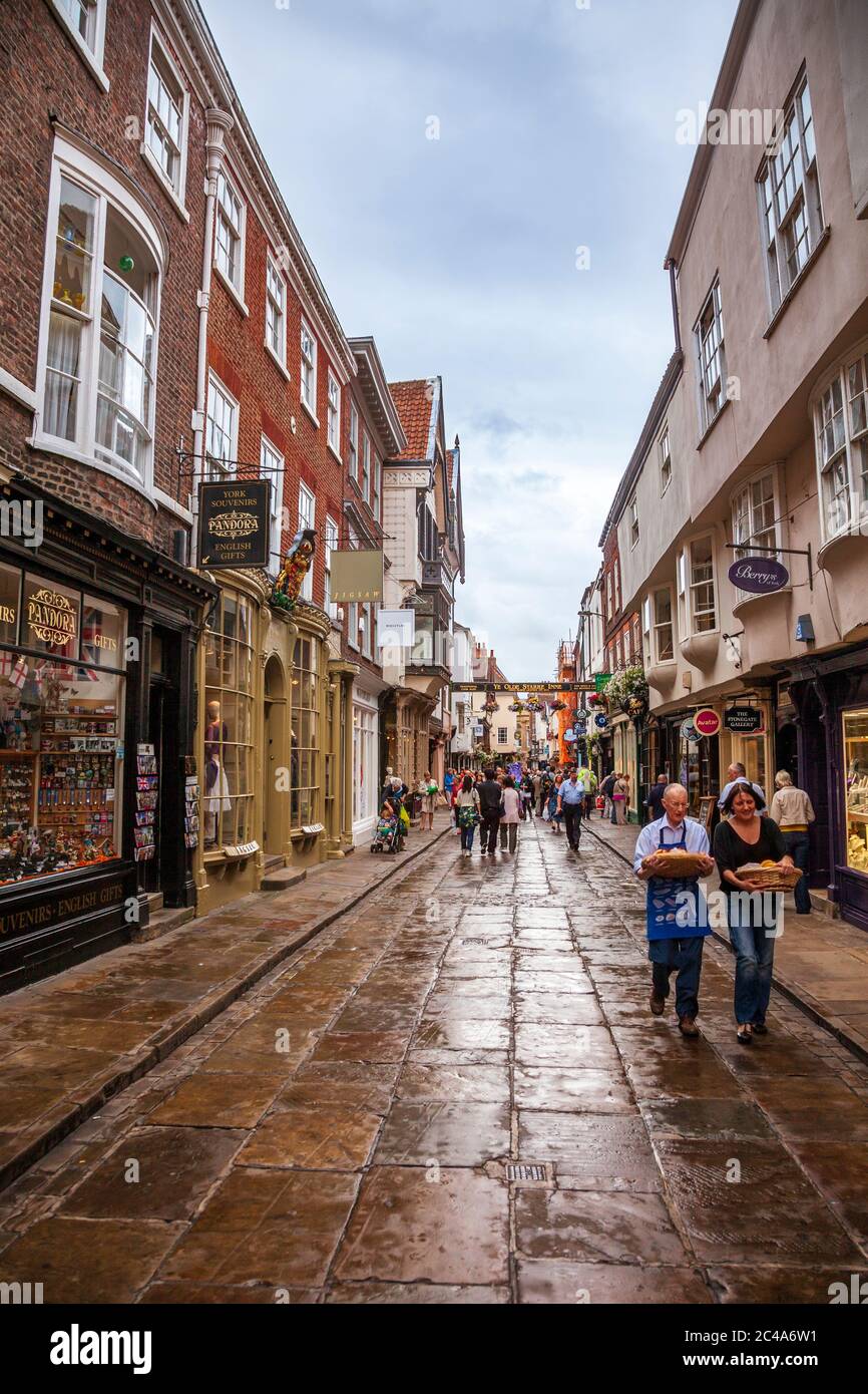Stonegate york shops hi-res stock photography and images - Alamy