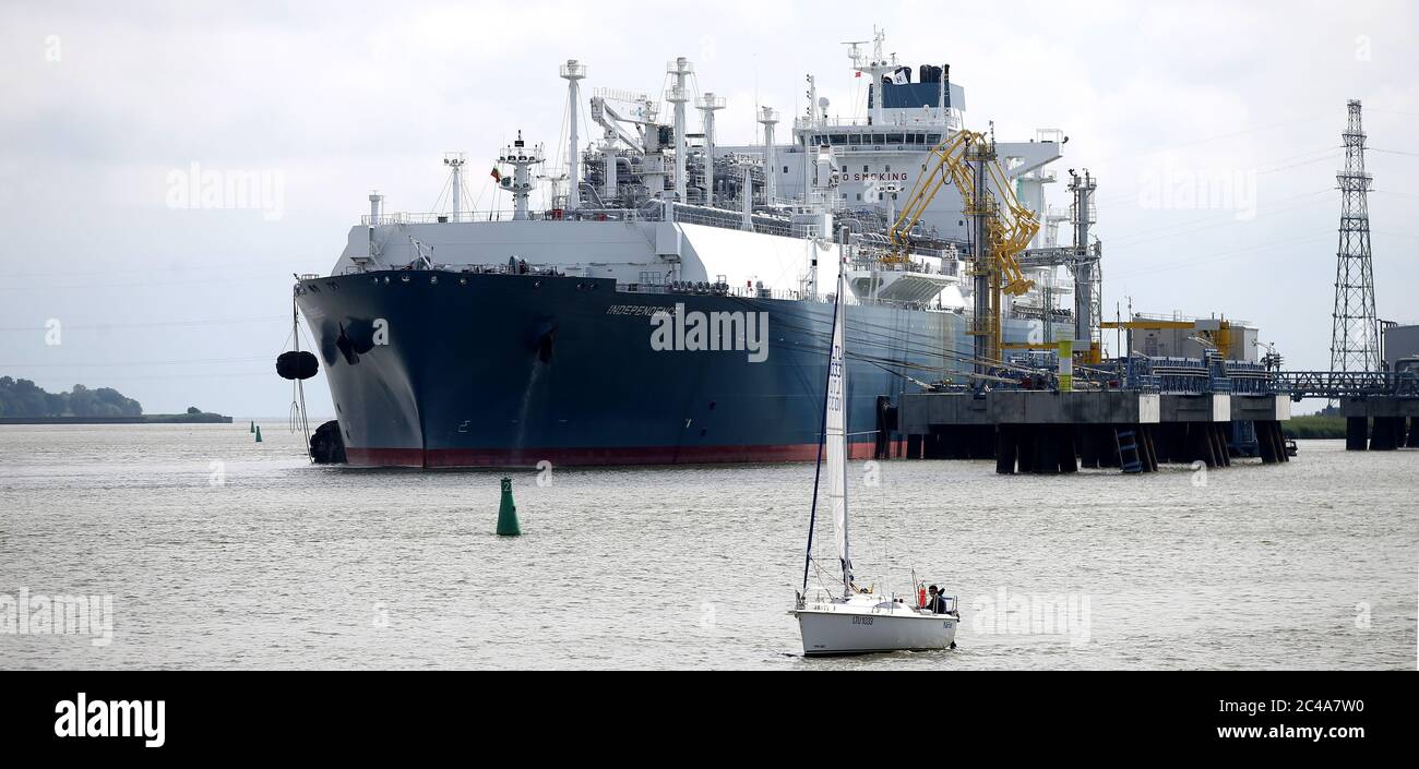 The ship Independence is a natural gas terminal in the port of Klaipeda ...