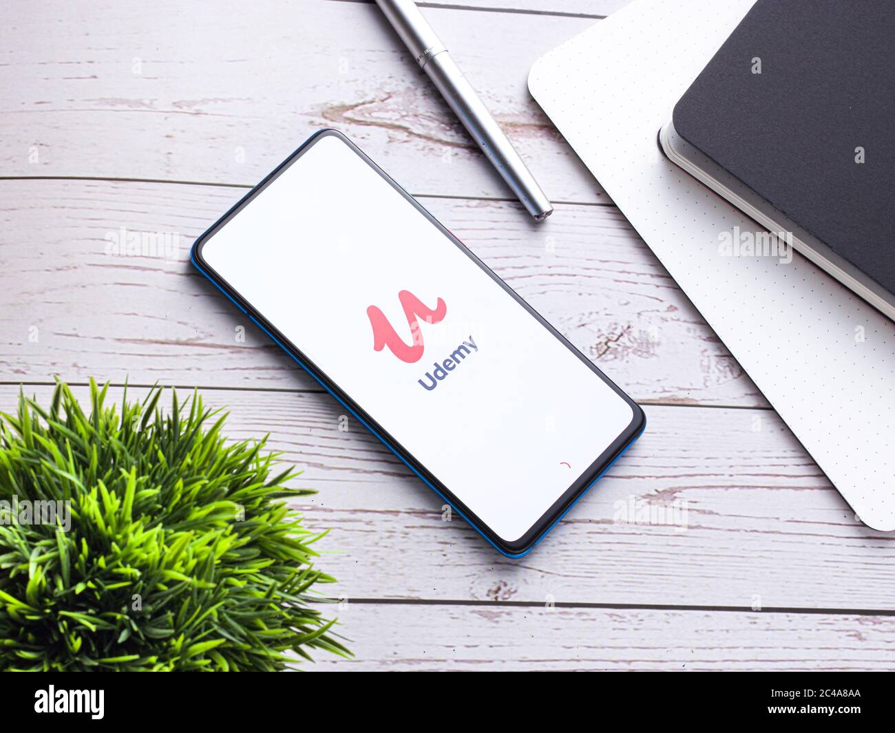 Udemy courses app hi-res stock photography and images - Alamy