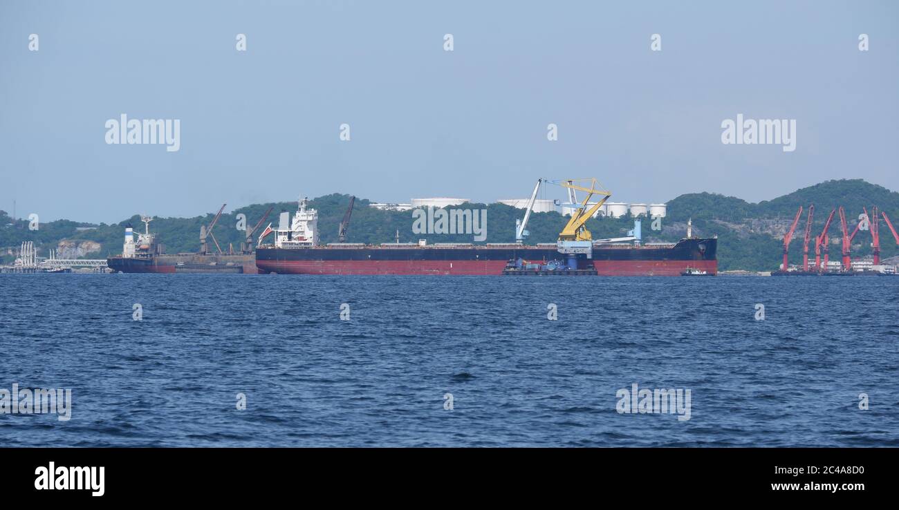 Side view of the oil tanker in the sea Stock Photo - Alamy