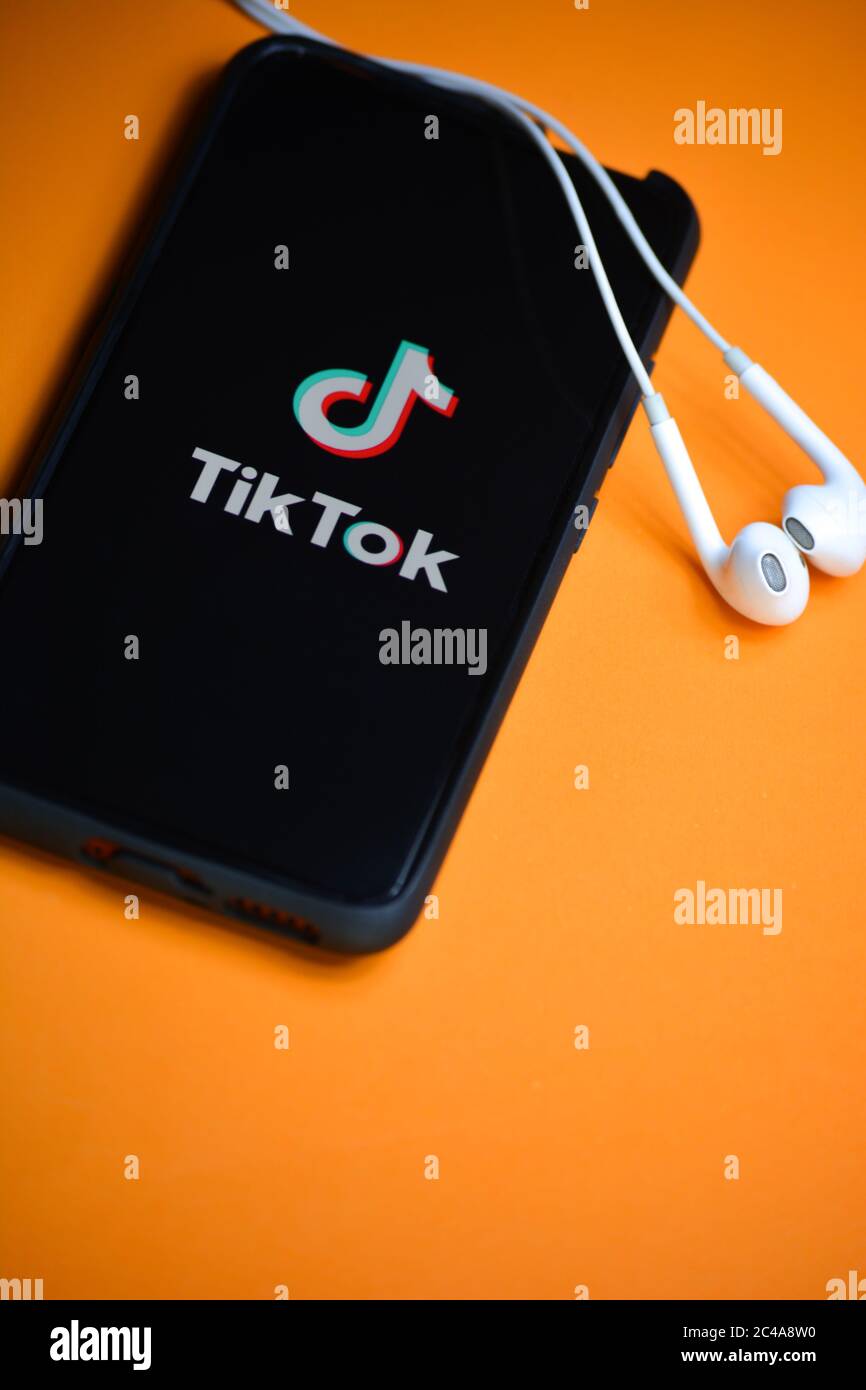 Tik tok website hi-res stock photography and images - Alamy
