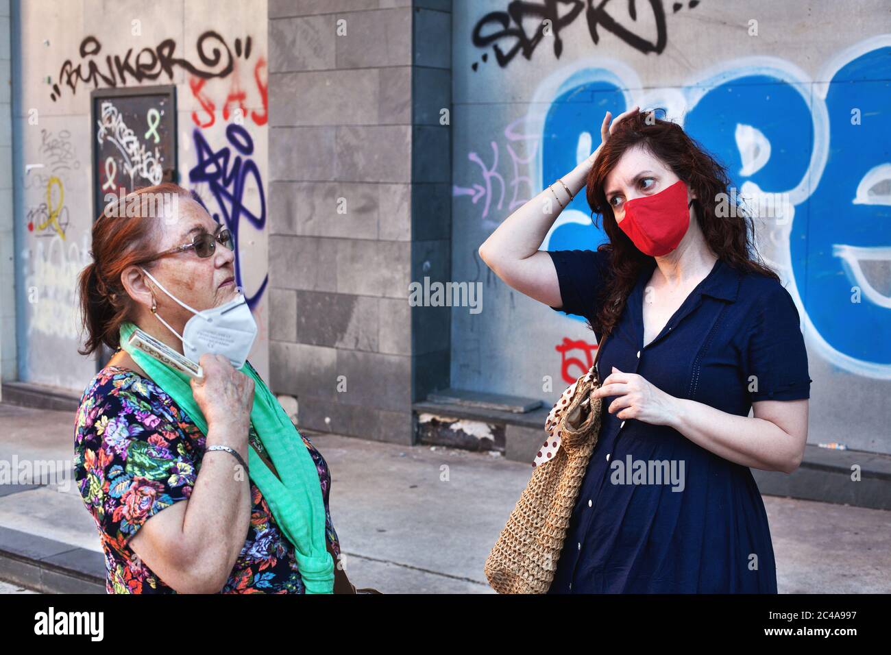 Women body language hi-res stock photography and images - Alamy