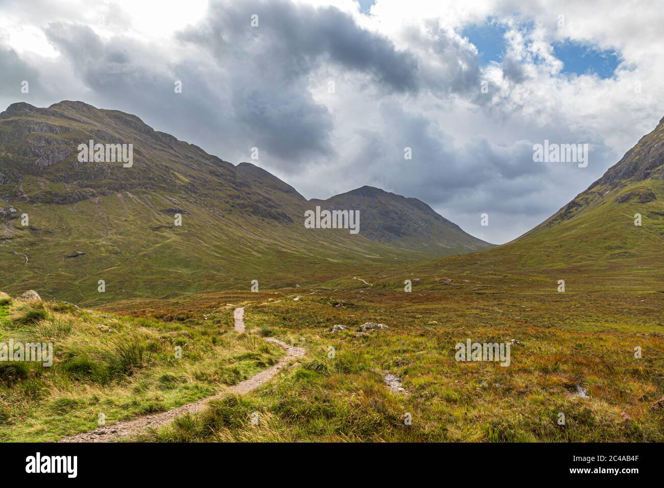A pathway in the Scottish Highlands on a late summers day Stock Photo ...