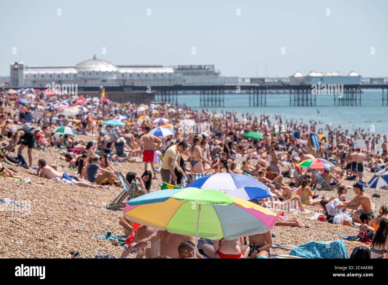 A crowded beach at Brighton on a summers day Stock Photo - Alamy