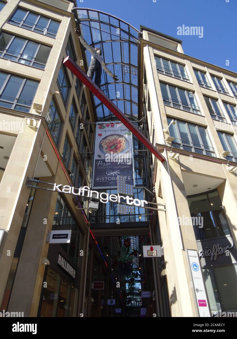 The beautiful German city of Munich. Wonderful buildings, main square ...