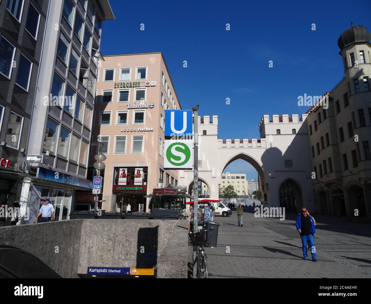 The beautiful German city of Munich. Wonderful buildings, main square ...