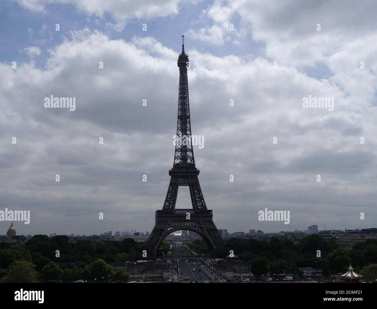 Downtown Paris, famous landmarks, the Eiffel Tower and classy views ...