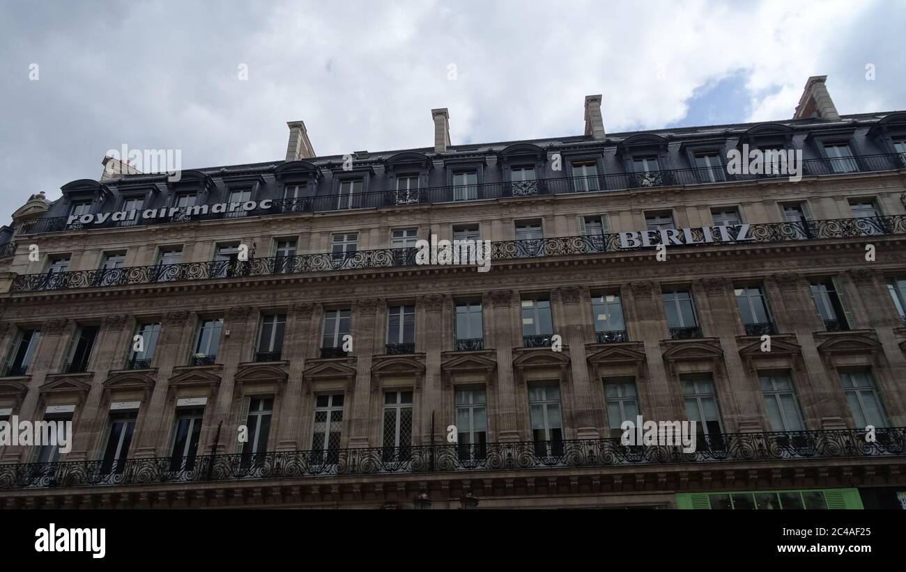 Downtown Paris, famous landmarks, the Eiffel Tower and classy views ...