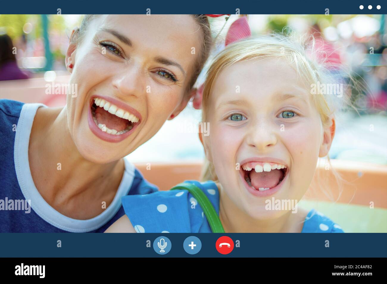 Video call screen hi-res stock photography and images - Alamy