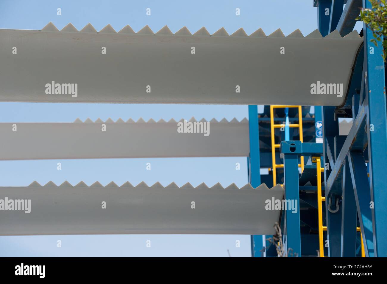 Windmill turbine fanblade serrated trailling edge hi-res stock ...