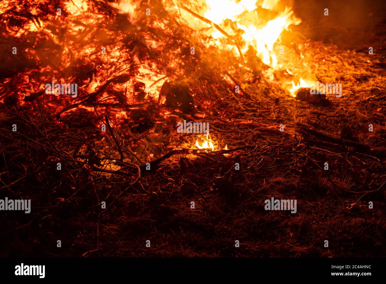 Details of the ashes on the ground during a fire Stock Photo - Alamy