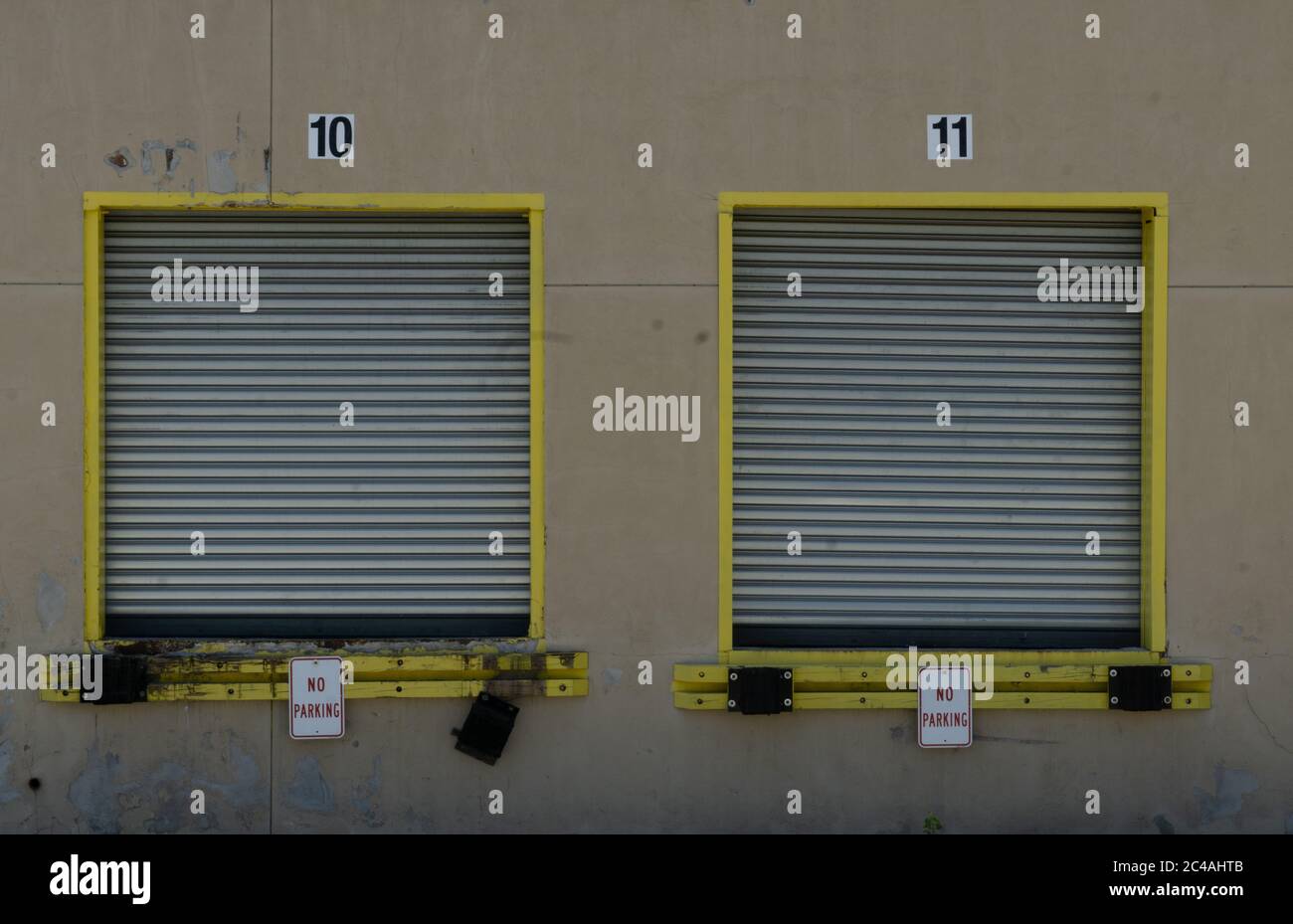 Dock falling down hi-res stock photography and images - Alamy