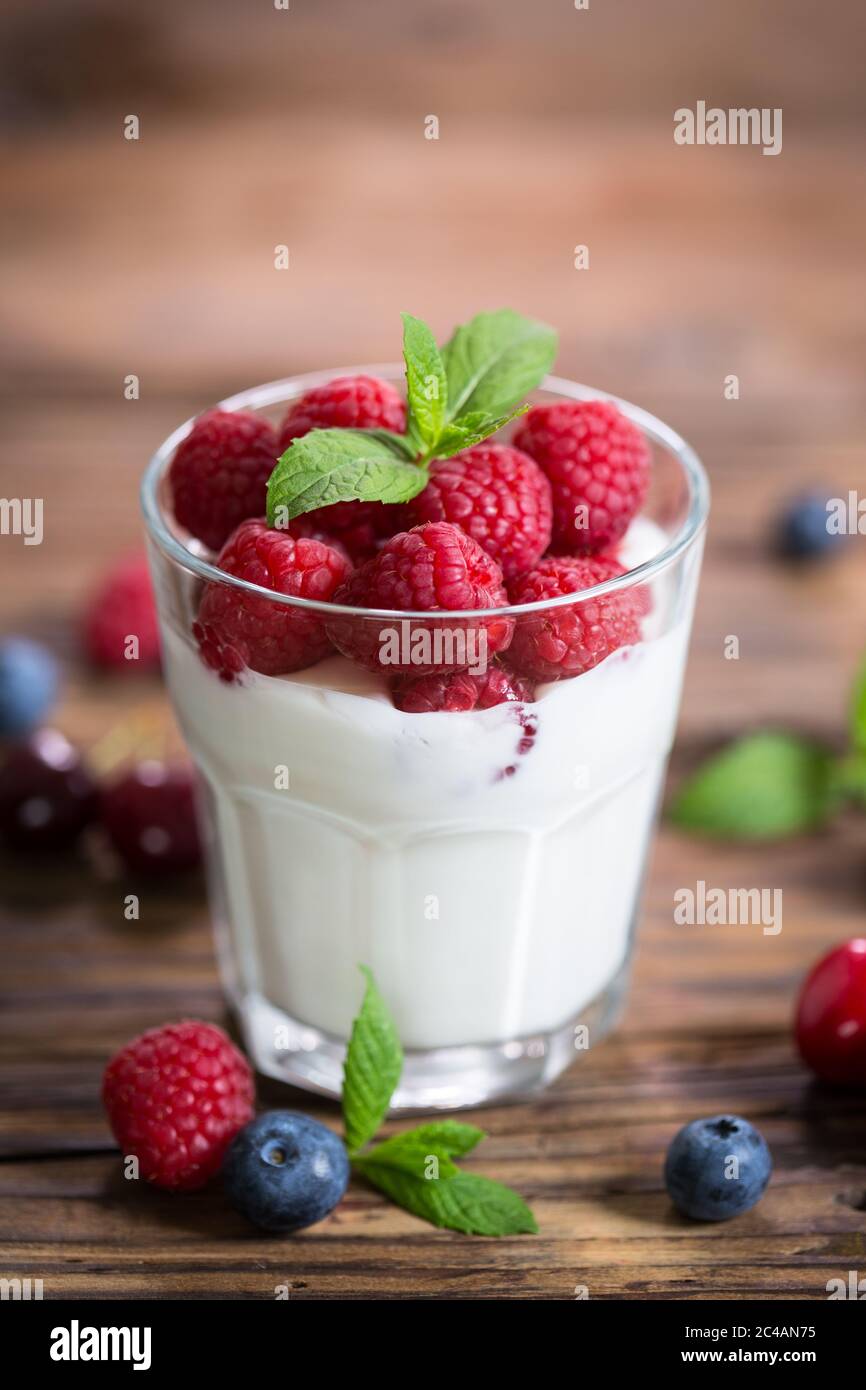 Fresh fruit and yogurt hi-res stock photography and images - Alamy
