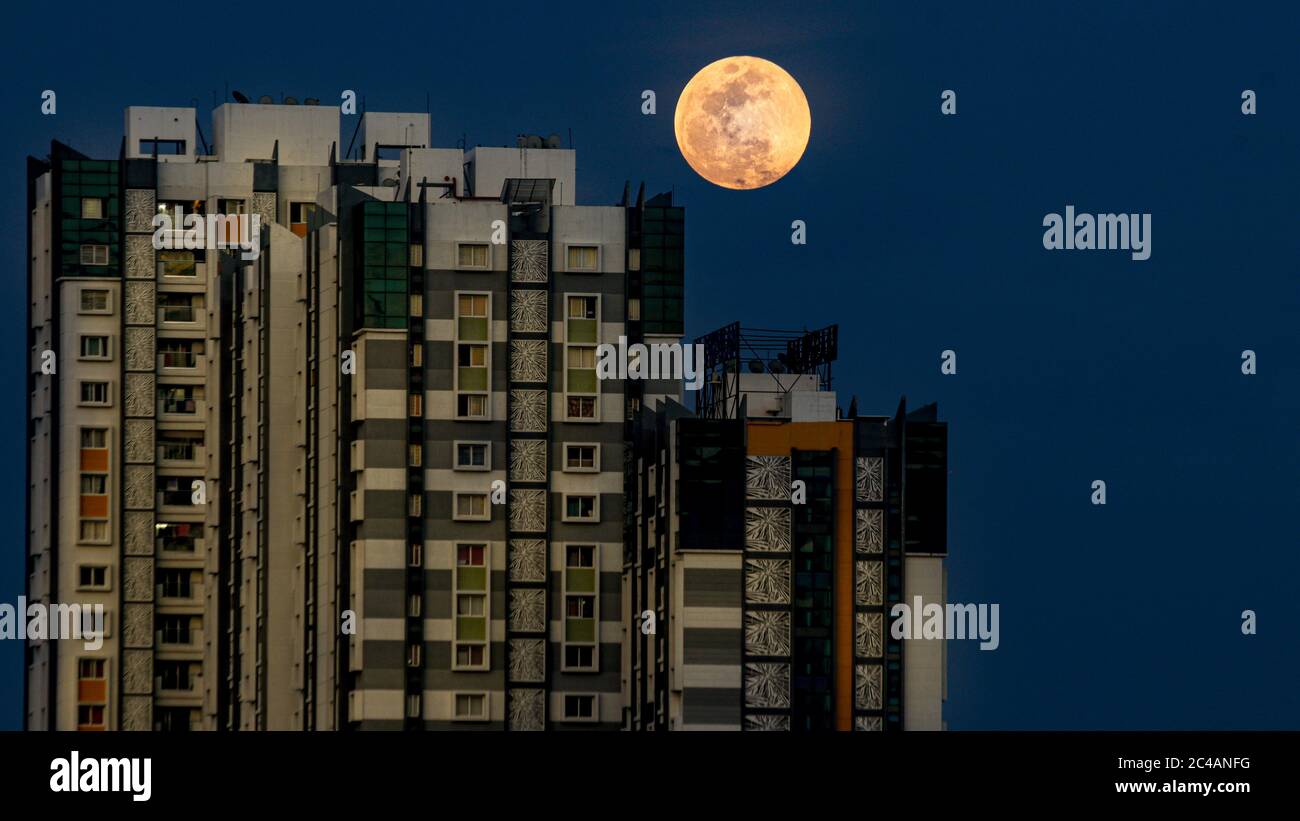 A full moon rising Stock Photo - Alamy