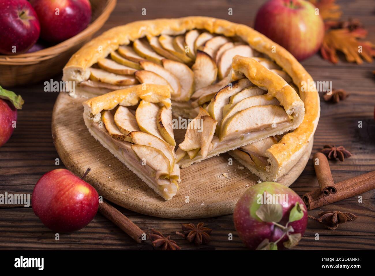 Tart cake dessert meal food dish hi-res stock photography and images ...