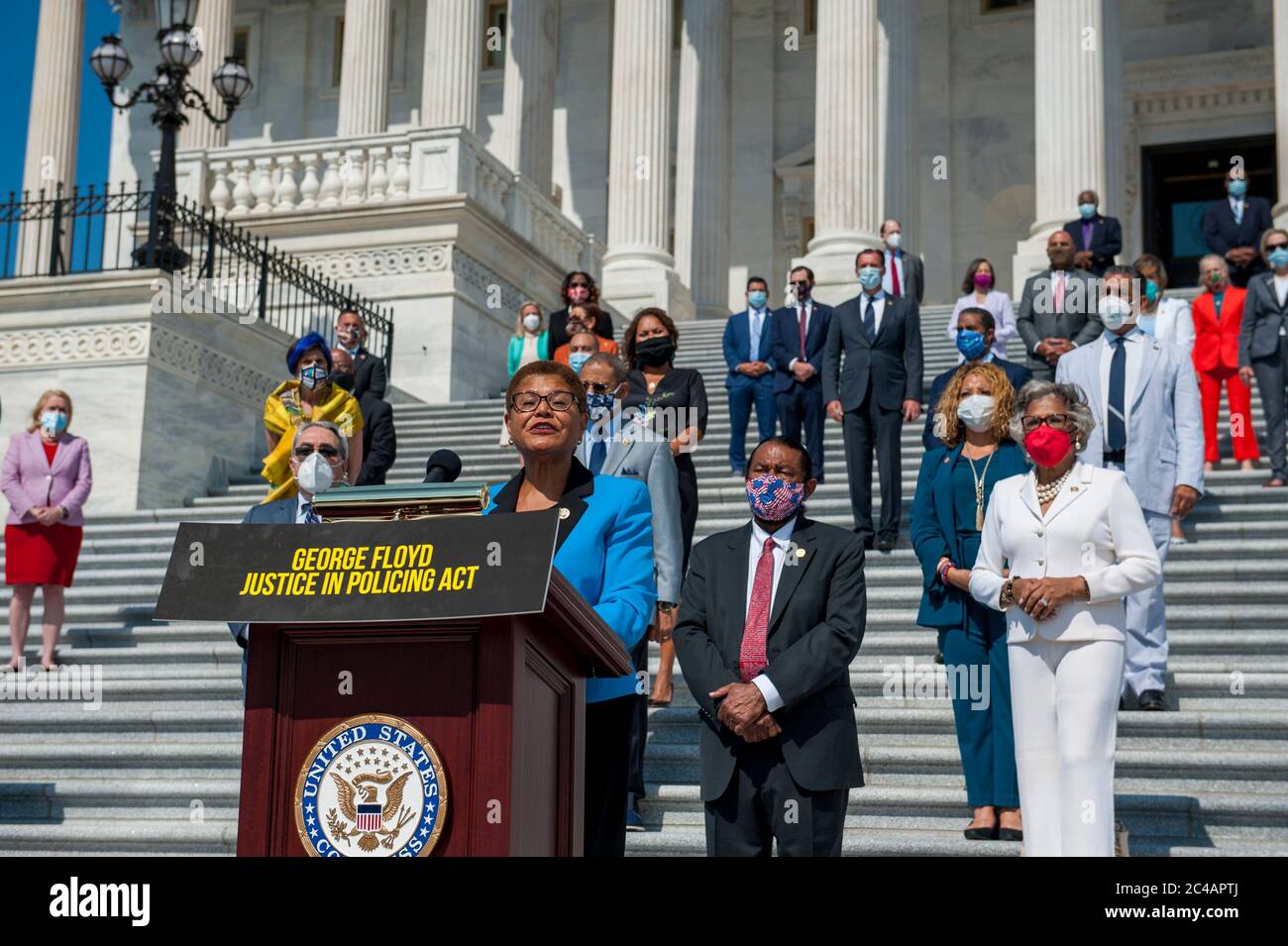 Karen bass congress hi-res stock photography and images - Alamy