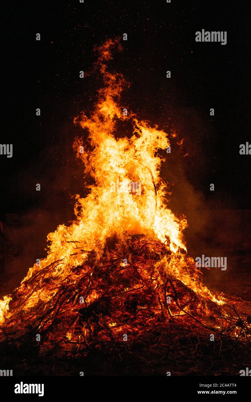 Top of a giant bonfire burning in the night Stock Photo - Alamy
