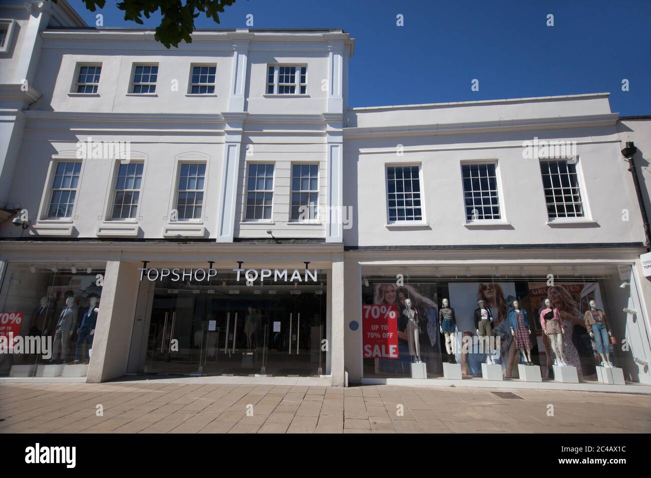 Topshop logo hi-res stock photography and images - Alamy