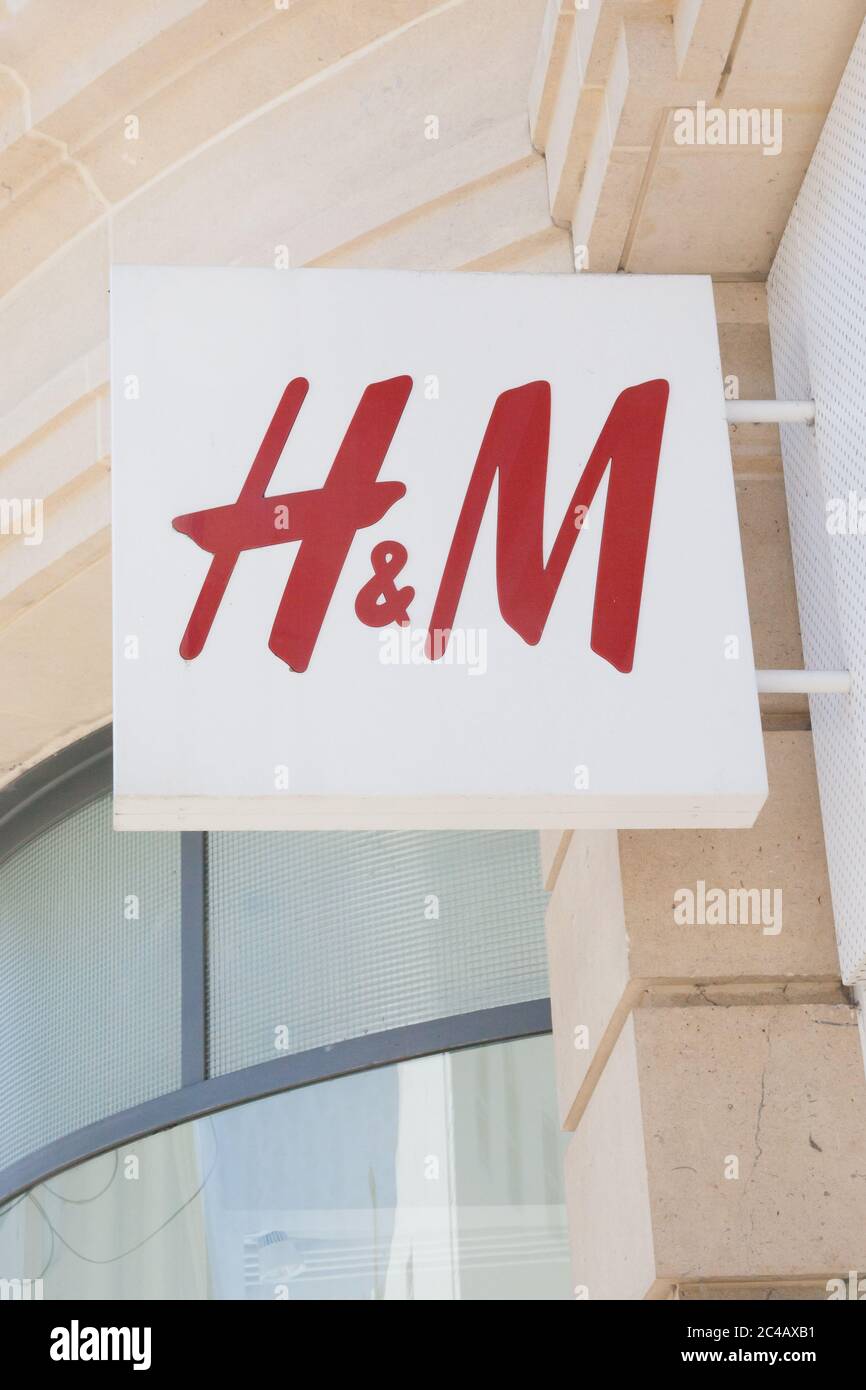 City logo shop front sign high street hi-res stock photography and ...