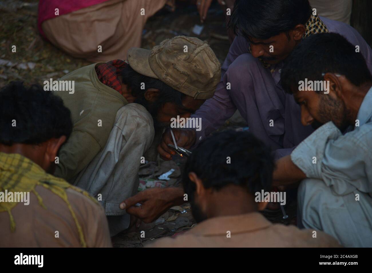 Lahore, Pakistan. 25th Jun 2020. A group of Pakistanis drug addicts ...