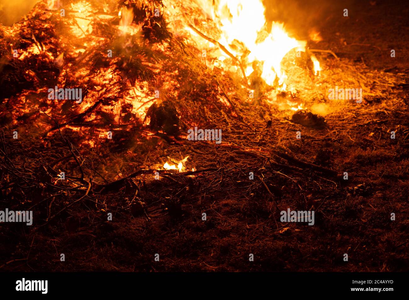 Details of the ashes on the ground during a fire Stock Photo - Alamy