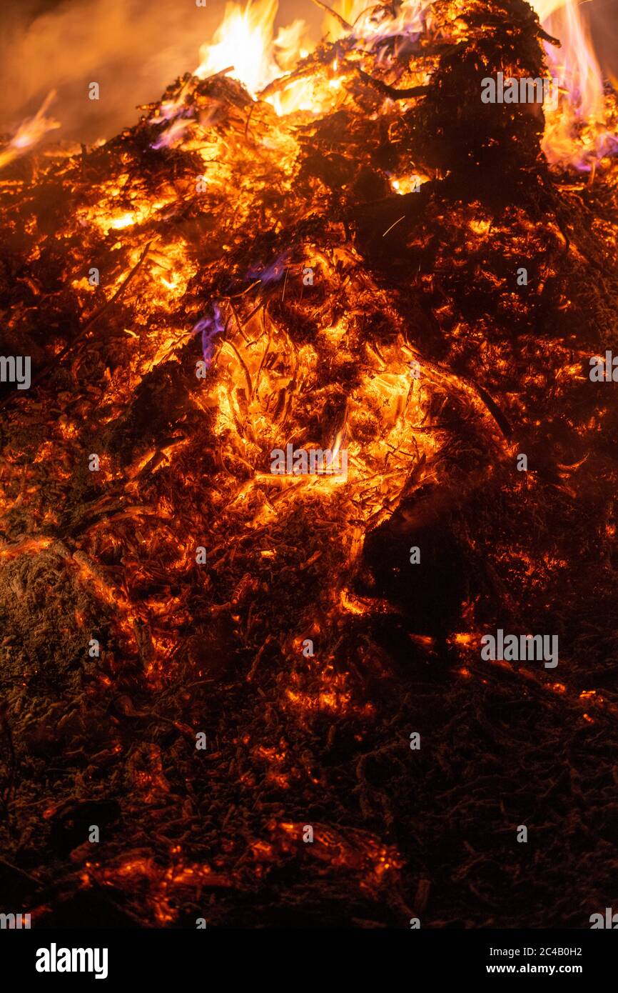 Details of the ashes on the ground during a fire Stock Photo - Alamy