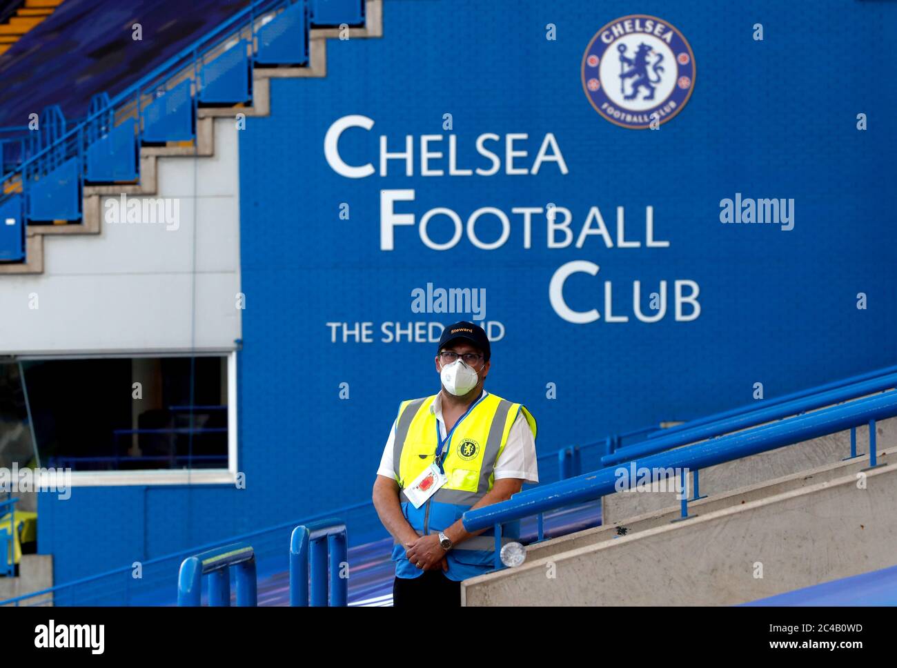 A chelsea steward wearing ppe hi-res stock photography and images - Alamy