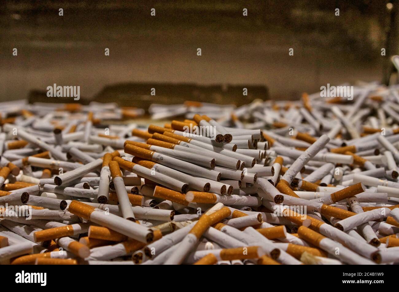 Cigarette production hi-res stock photography and images - Alamy