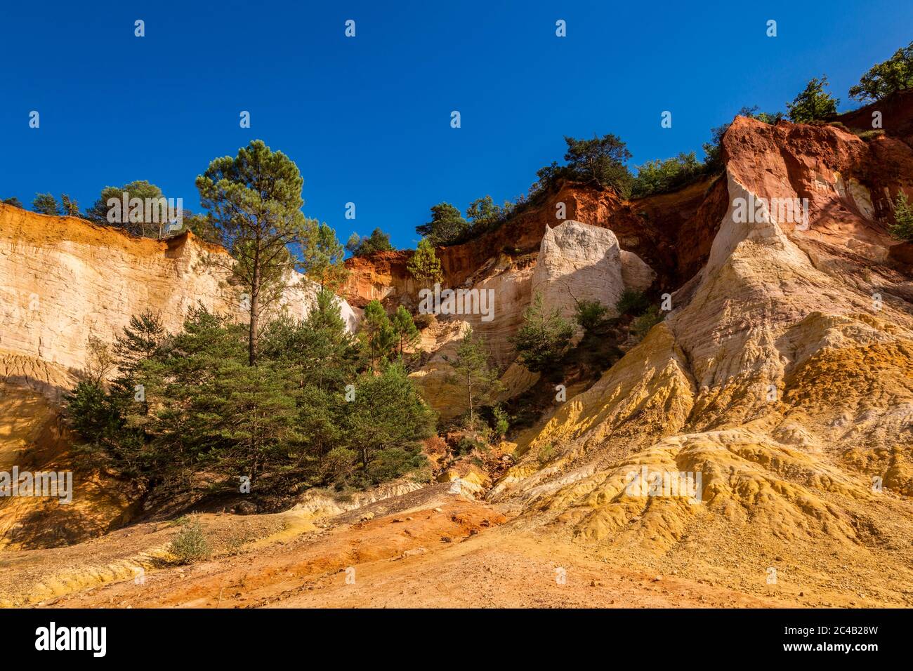 France Provence Colorado of Rustrel - Colorado Provencal landscapes in ...