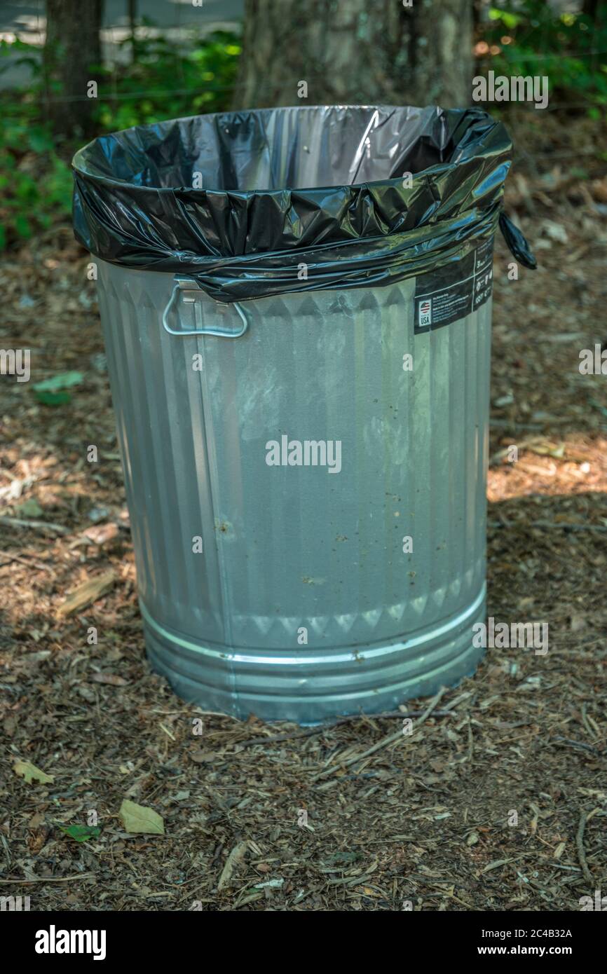 Inside a trash can hi-res stock photography and images - Alamy