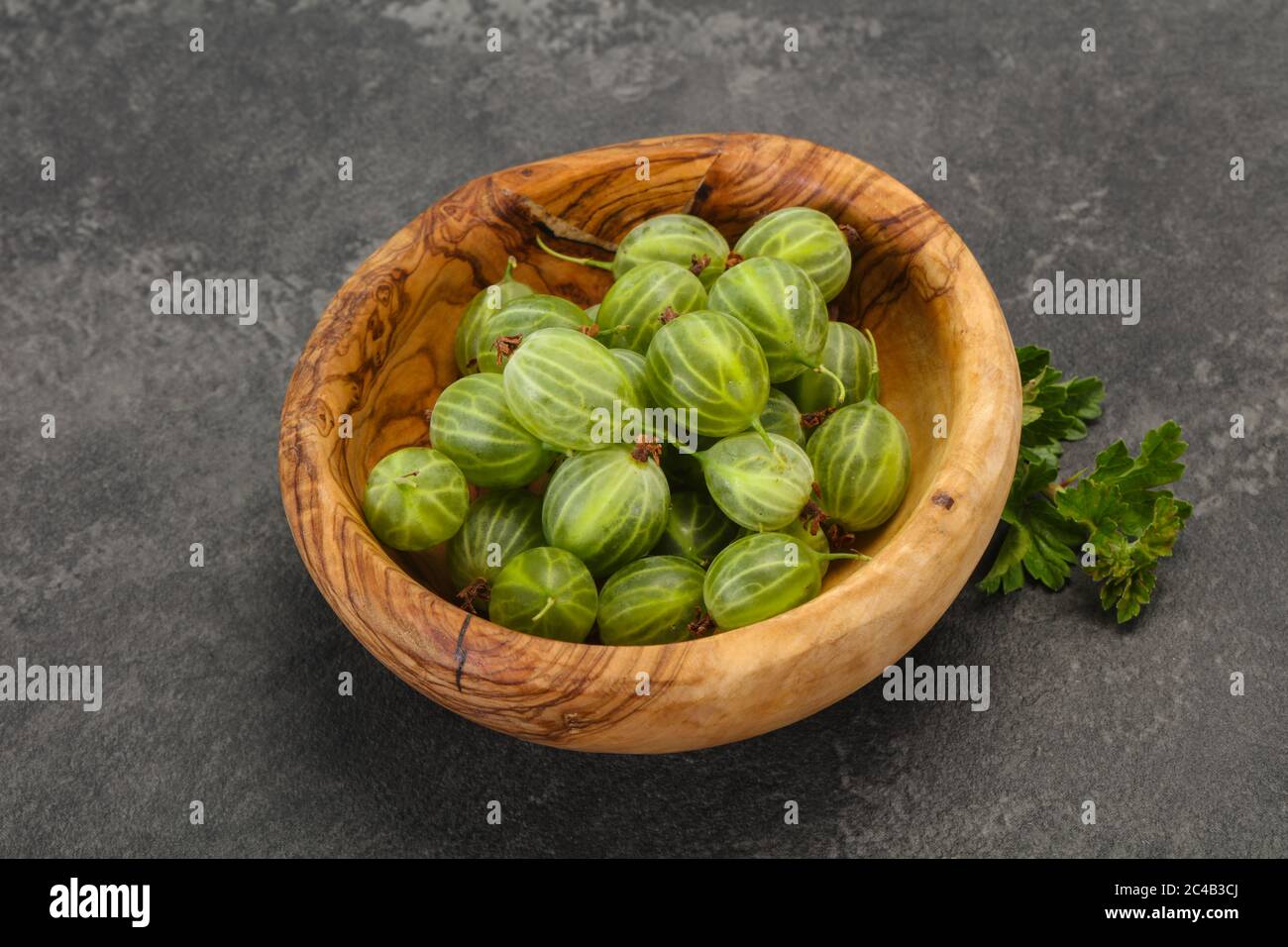 Fresh ripe green sweet gooseberry with leaf Stock Photo - Alamy