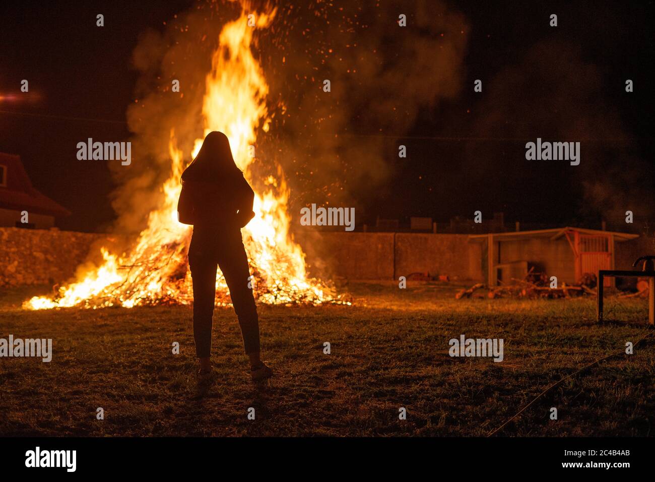 Woman bonfire fire flames hi-res stock photography and images - Alamy