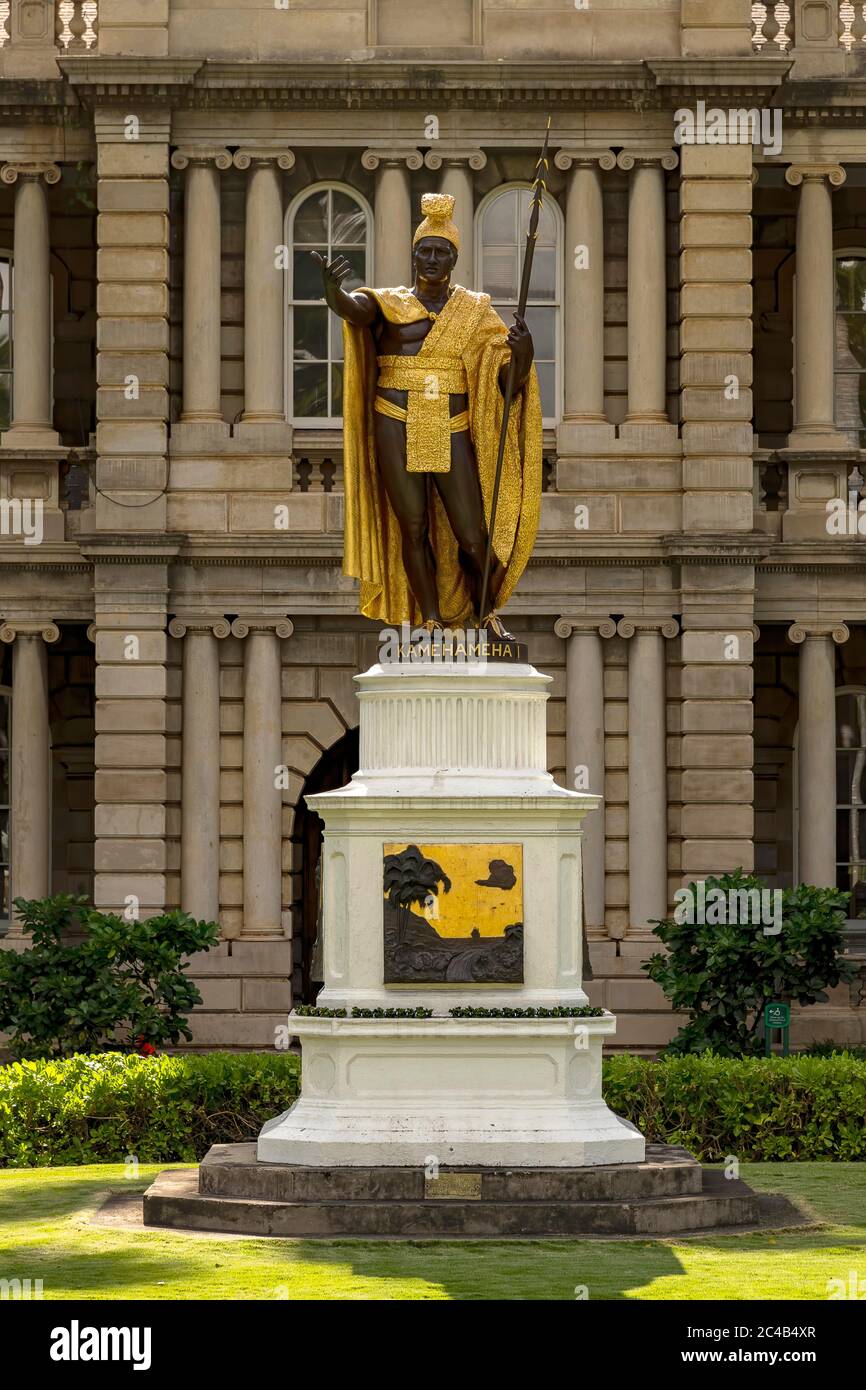 Kamehameha I statue in front of the Supreme Court of the State of ...