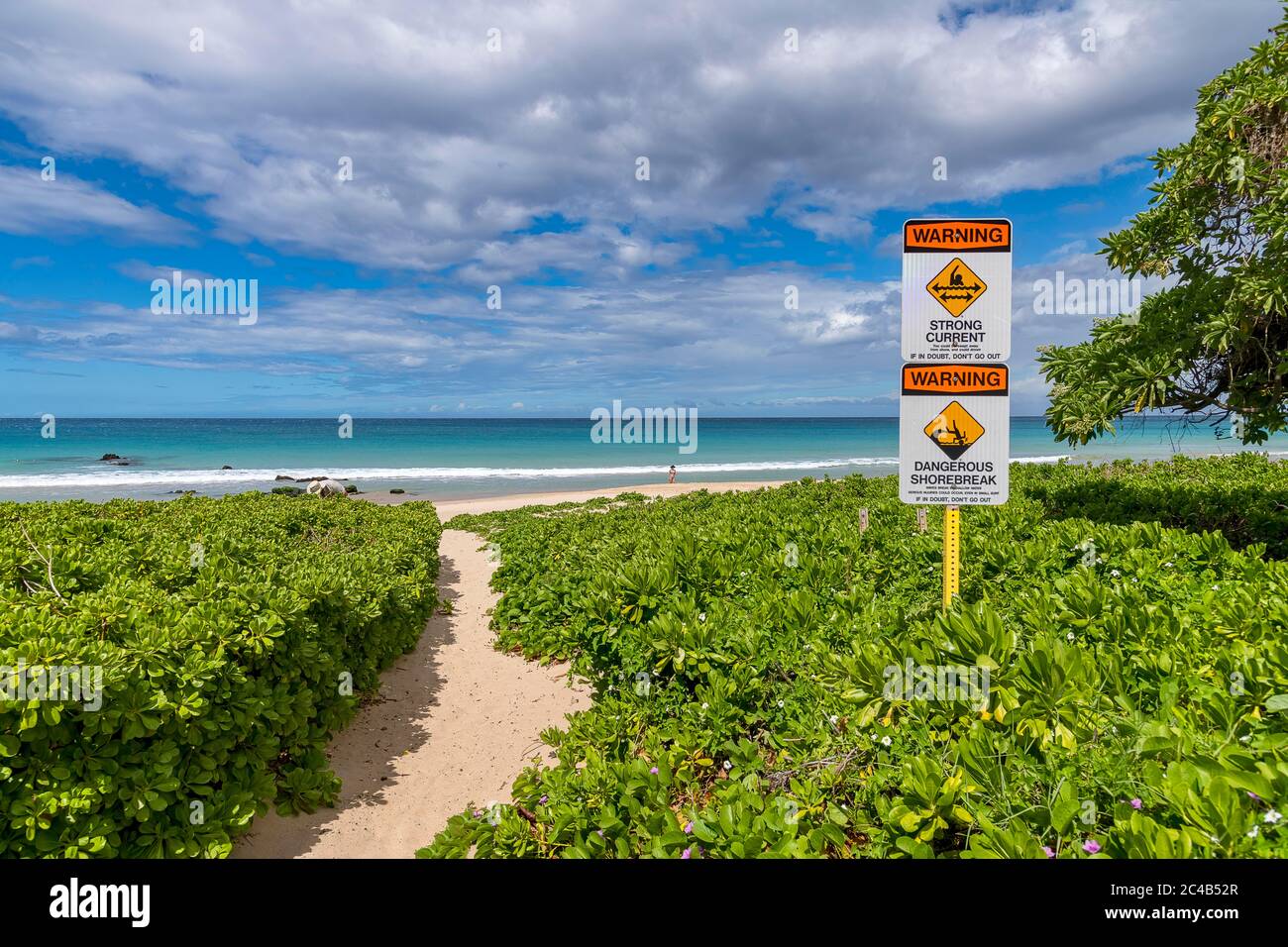 Beach at the west coast, sign warning strong current, Hapuna Beach ...