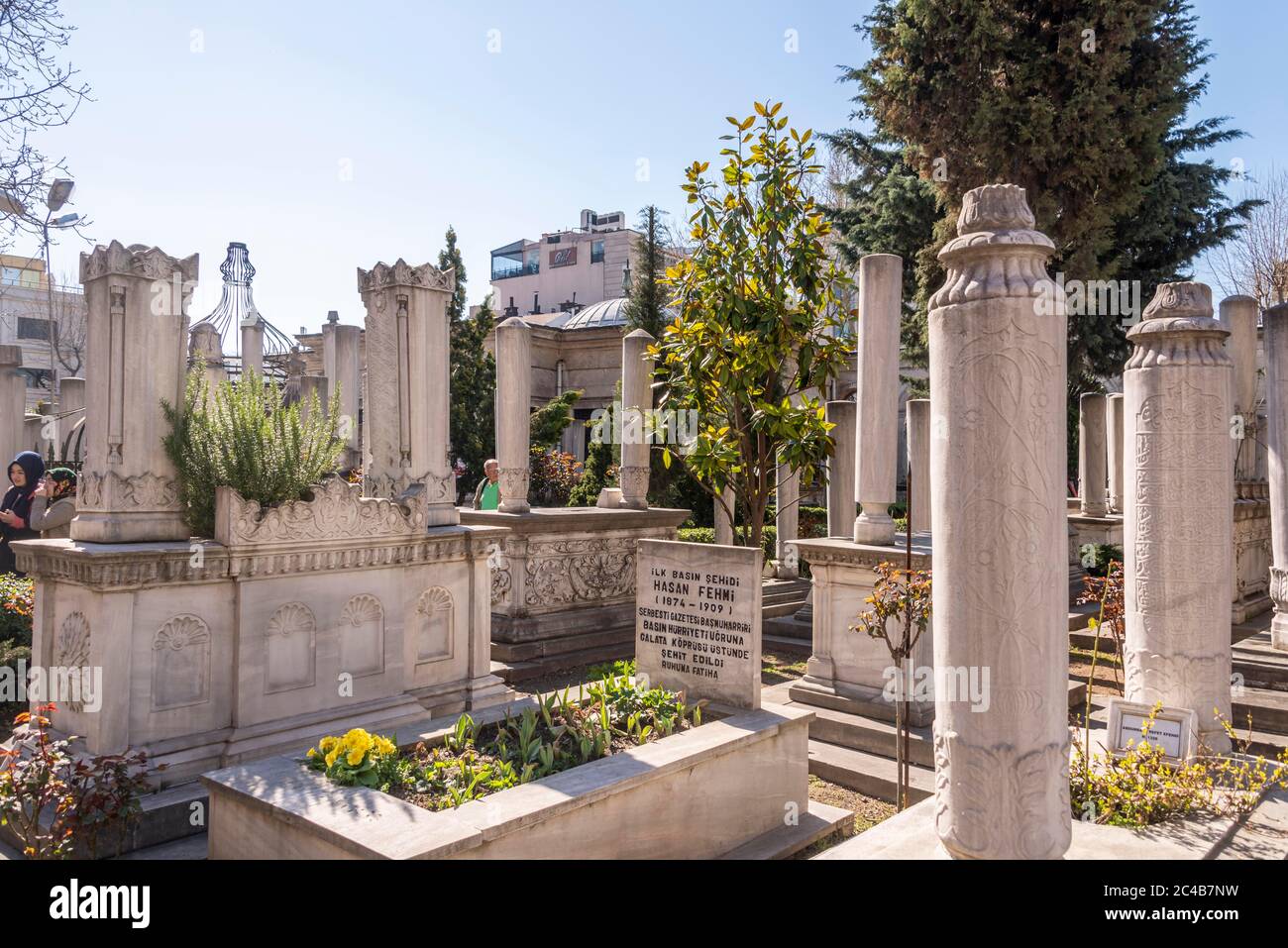 Istanbul cemetery hi-res stock photography and images - Alamy