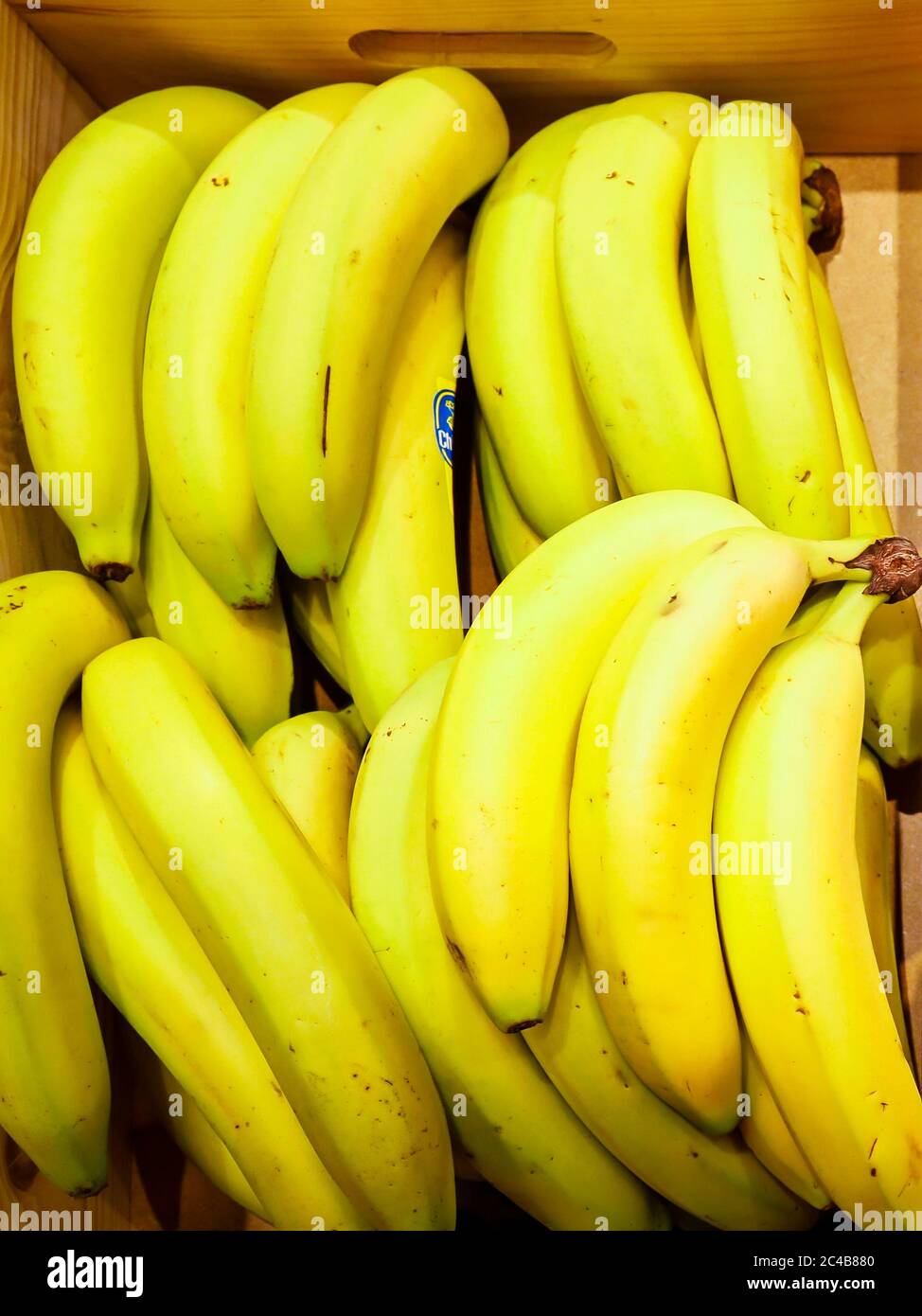 Box of bananas hi-res stock photography and images - Alamy