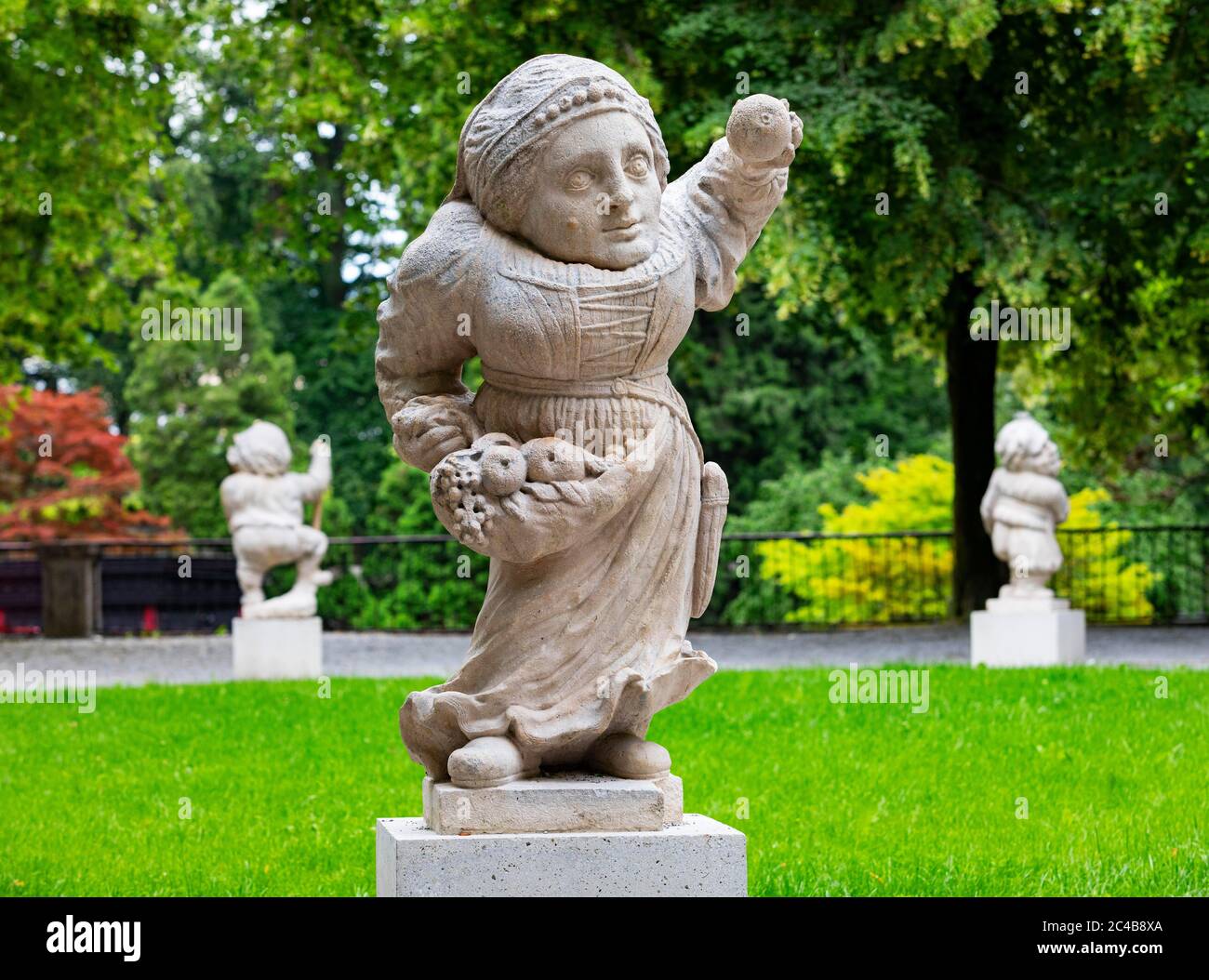 Dwarf with fruit apron hi-res stock photography and images - Alamy