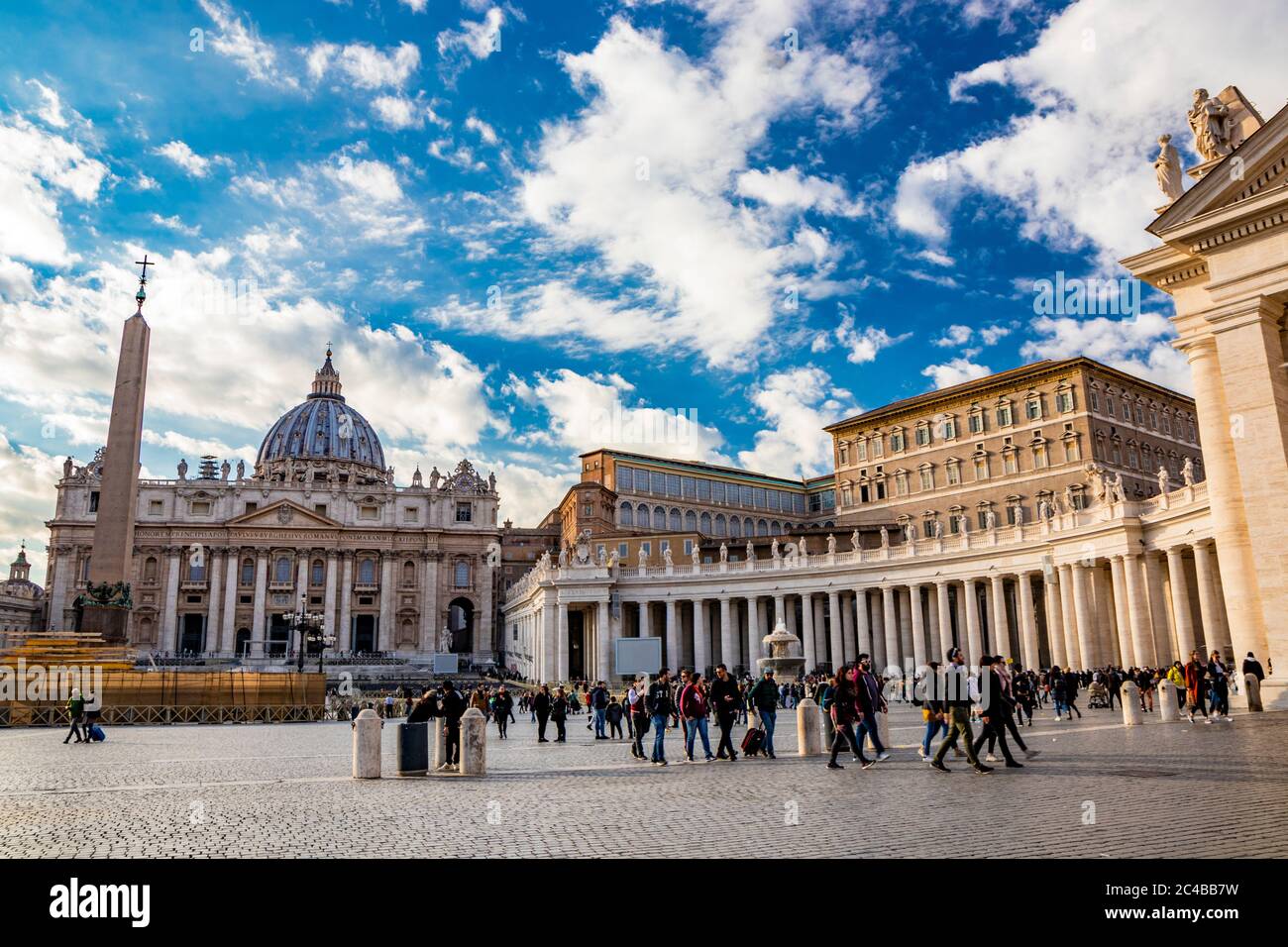 November 18, 2018 - Rome, Italy - many people and tourists visit the ...